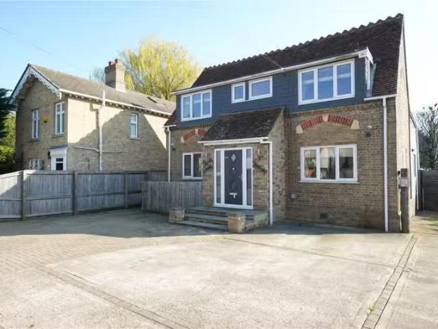 4 bedroom detached house for rent in Ely Road, Queen Adelaide.