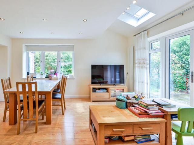 4 bedroom detached house for rent in Elkins Gardens, Burpham, Guildford, GU4