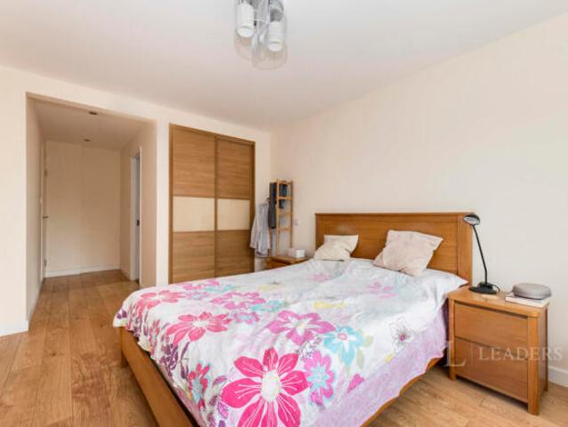 4 bedroom detached house for rent in Elkins Gardens, Guildford, Surrey, GU4