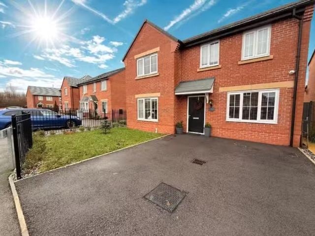 4 bedroom detached house for rent in Ernie Tagg Rd, Shavington.