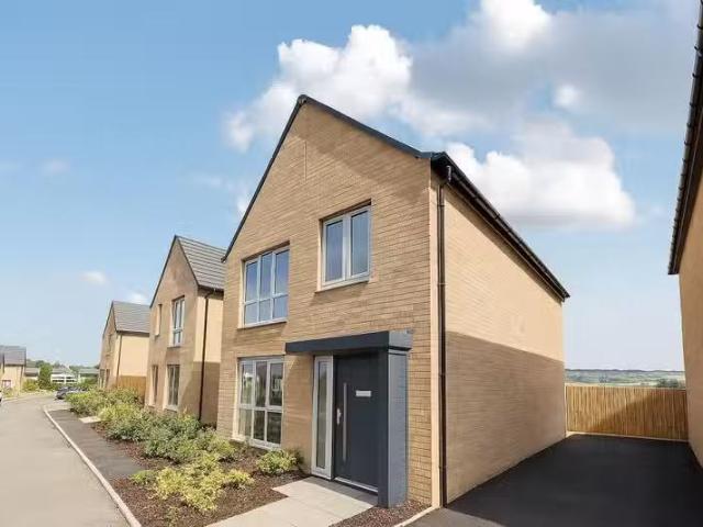 4 bedroom detached house for rent in Ethel Carnie, Barrowford.