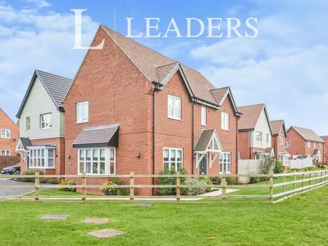 4 bedroom detached house for rent in Foster Close, Mickleover.