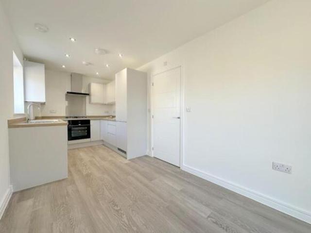 4 bedroom detached house for rent in Farmstead Close, Luton, LU4