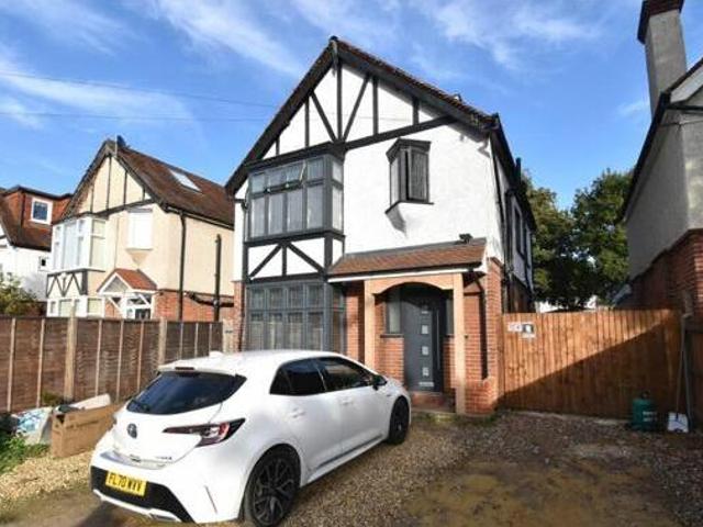 4 Bedroom Detached House For Rent In Farnborough, Hampshire
