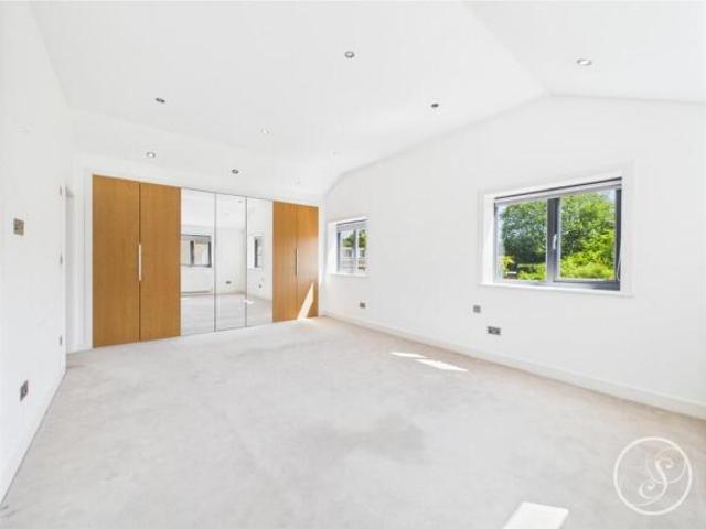 4 bedroom detached house for rent in First Avenue, Bardsey, Leeds, LS17