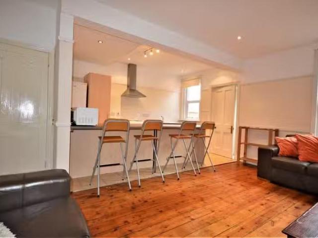 4 bedroom detached house for rent in Frampton Road, Winton, Bo.
