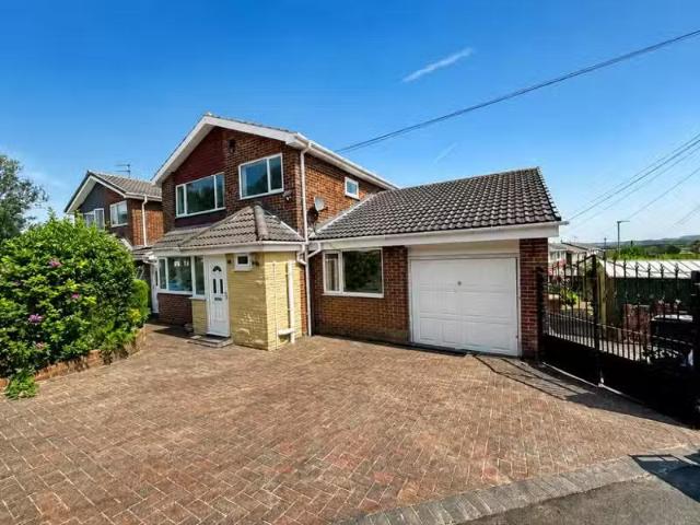 4 bedroom detached house for rent in Framwellgate Moor, DH1