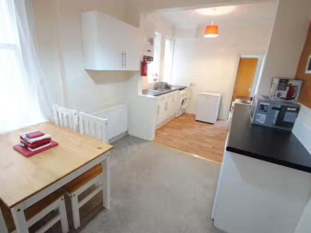 4 bedroom detached house for rent in Frederica Road, Bournemou.