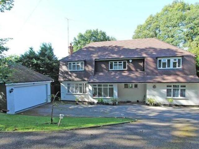 4 Bedroom Detached House For Rent In Kingswood