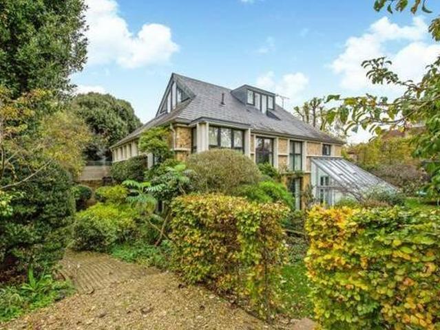 4 bedroom detached house for rent in Kings Road Richmond TW10