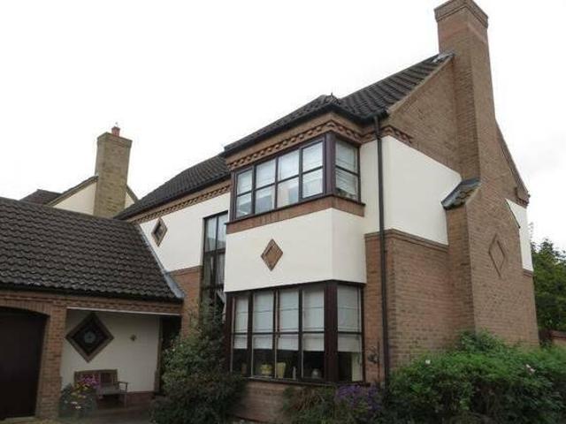 4 bedroom detached house for rent in Hobby Close Huntingdon PE29