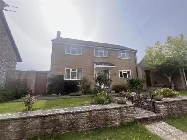 4 bedroom detached house for rent in Horsington, Templecombe.