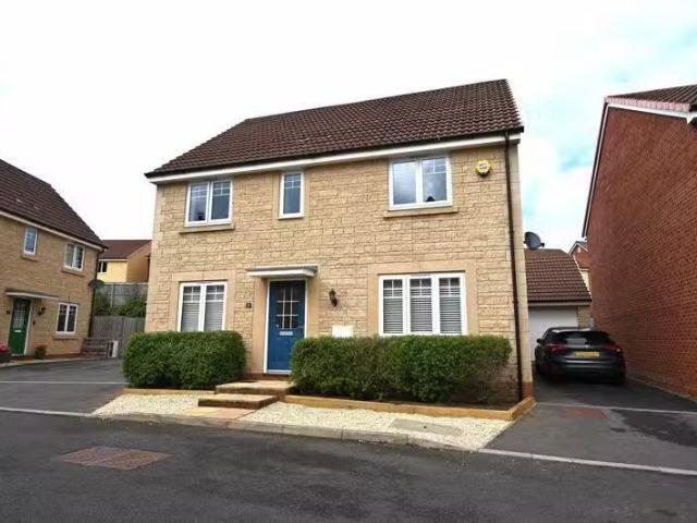 4 bedroom detached house for rent in Hallam Close, Midsomer No.
