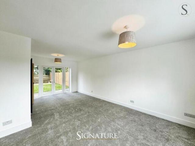 4 bedroom detached house for rent in Harefield Avenue, Leicester, LE3