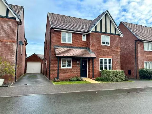 4 bedroom detached house for rent in Hewetson Way, Bideford, E.