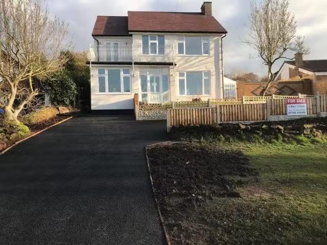 4 bedroom detached house for rent in Heydon Road, Finstall, Br.