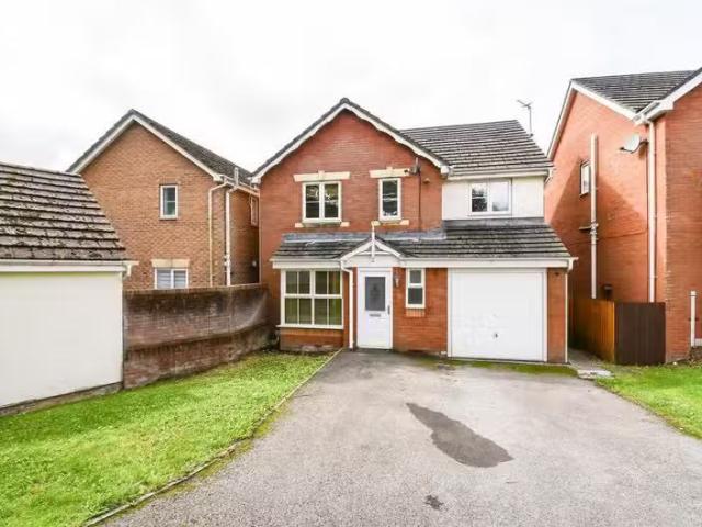 4 bedroom detached house for rent in Heol Leubren, Barry, CF63