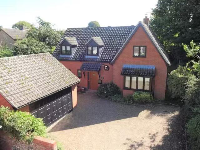 4 bedroom detached house for rent in High Street, Ixworth, IP31