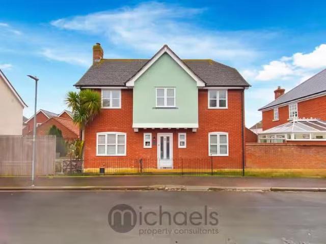 4 bedroom detached house for rent in High Street, Rowhedge, Co.