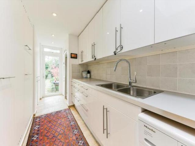 4 bedroom detached house for rent in Highgate West Hill, London N6