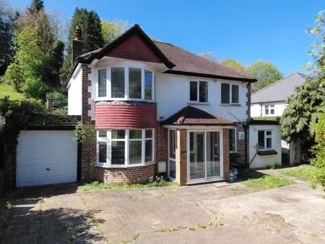 4 bedroom detached house for rent in Hillbury Road, Warlingham.
