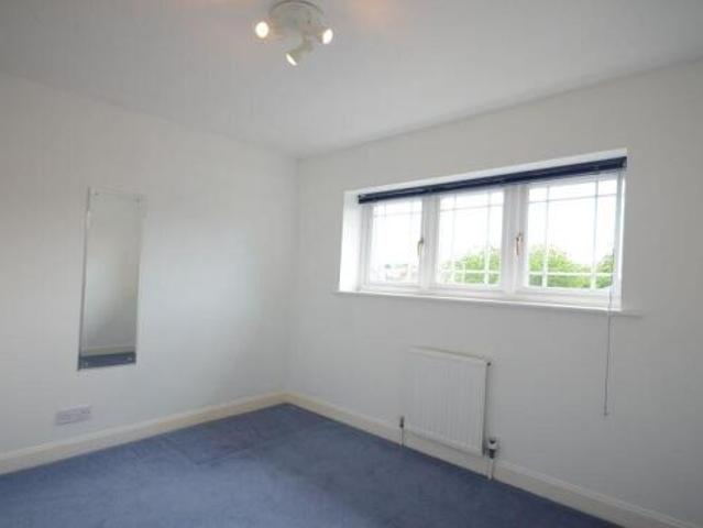 4 bedroom detached house for rent in Hunters Chase, Caversham, Reading, RG4