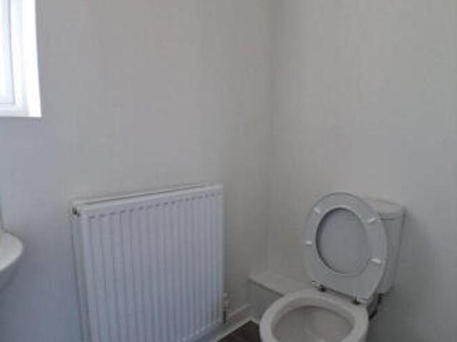 4 bedroom detached house for rent in Hunters Nook, Leeds, LS14