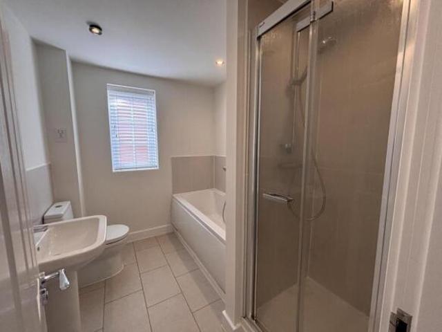 4 bedroom detached house for rent in Irvine Crescent, Lubbesthorpe, Leicester, LE19
