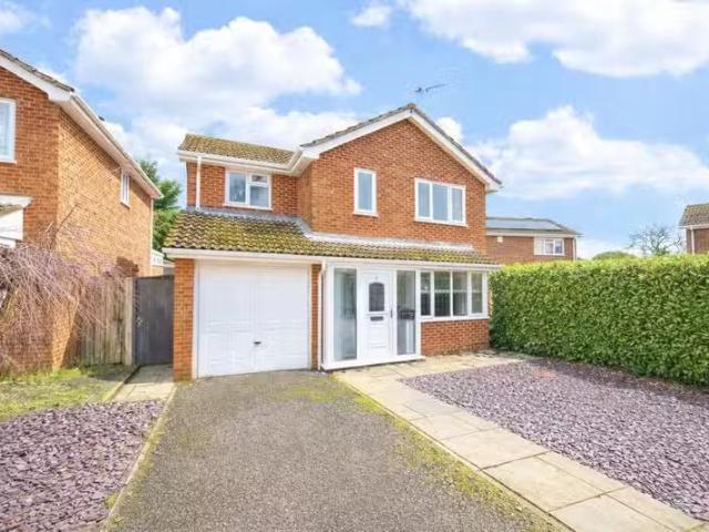 4 bedroom detached house for rent in Isis Close, Lympne, Hythe.