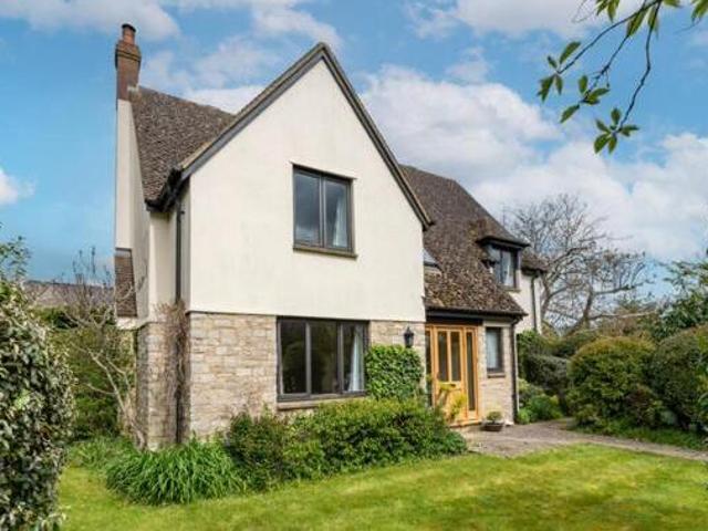 4 Bedroom Detached House For Rent In Islip