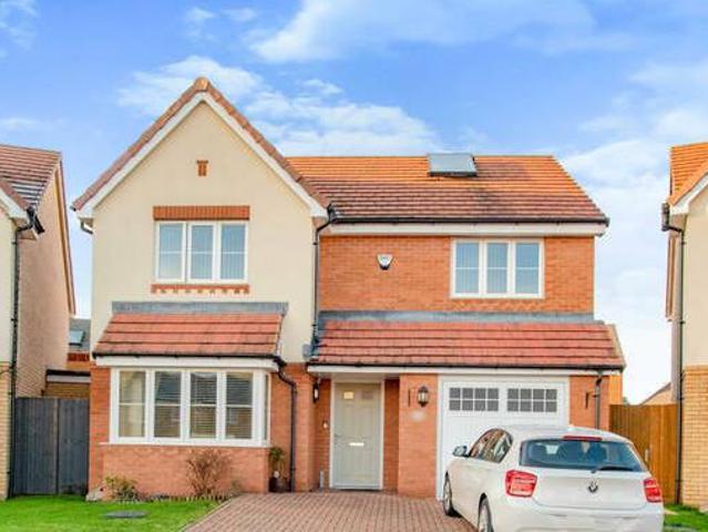 4 bedroom detached house for rent in Ivy Close Watford WD25 7NQ WD25