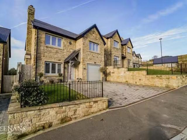 4 bedroom detached house for rent in Johnny Barn, Rossendale.
