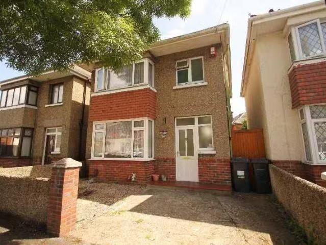 4 bedroom detached house for rent in Oates road, Bournemouth.
