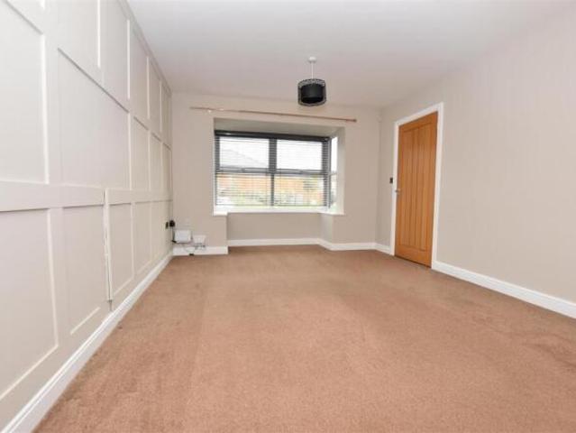 4 bedroom detached house for rent in Oak Croft, Holderness Road, Hull, HU9