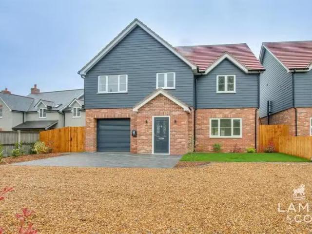 4 bedroom detached house for rent in Oak House, Heath Road, Te.