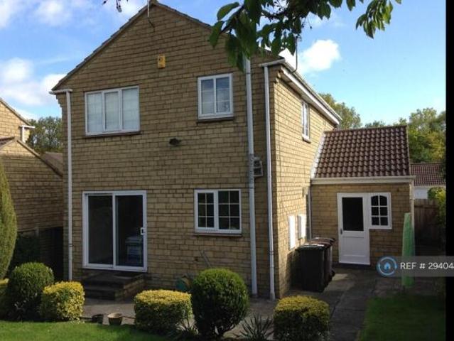 4 bedroom detached house for rent in Oakdene Gardens, Leeds, LS17