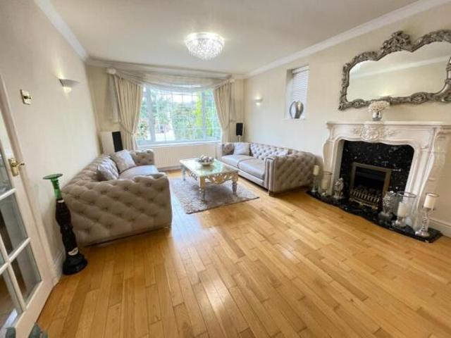 4 bedroom detached house for rent in Old Bedford Road, Luton, Bedfordshire, LU2 7EH, LU2