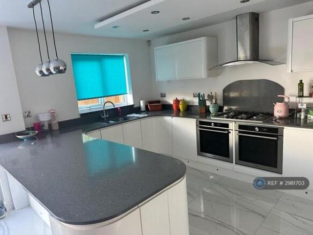 4 bedroom detached house for rent in Old Hill, Cardiff, CF3