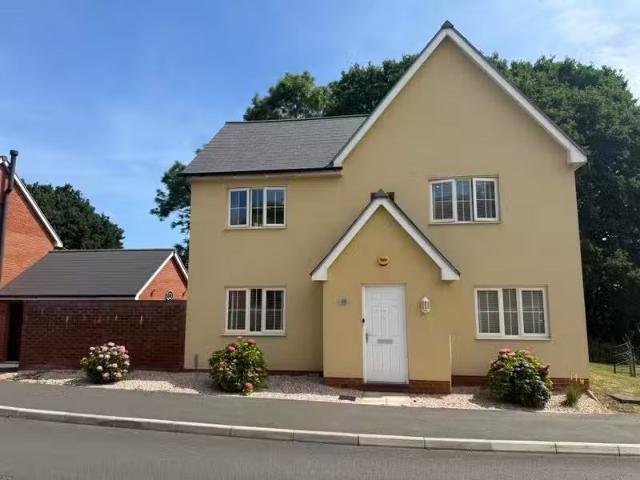 4 bedroom detached house for rent in Old Park Avenue, Pinhoe.
