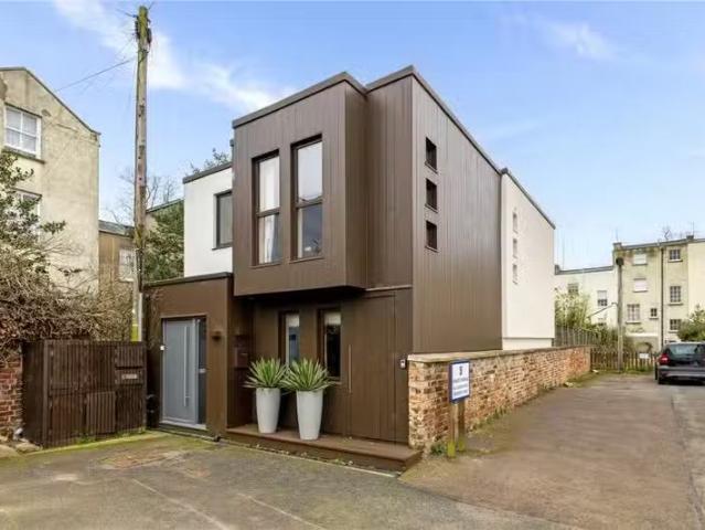 4 bedroom detached house for rent in Oxford Walk, Cheltenham.