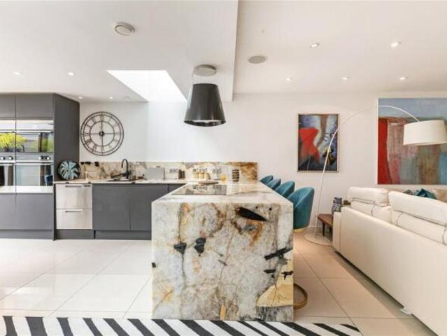 4 bedroom detached house for rent in Oxford Walk, Cheltenham, Gloucestershire, GL52