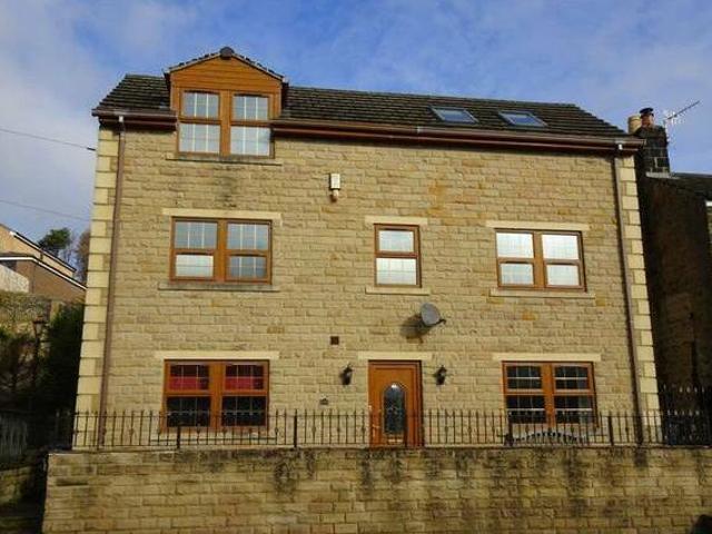 4 bedroom detached house for rent in Loxley Road Sheffield S6 6RS S6