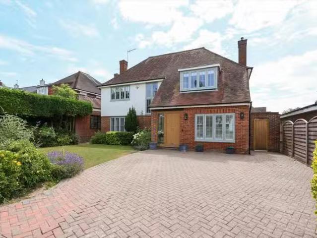 4 bedroom detached house for rent in Lodge Close, Stoke d'Aber.