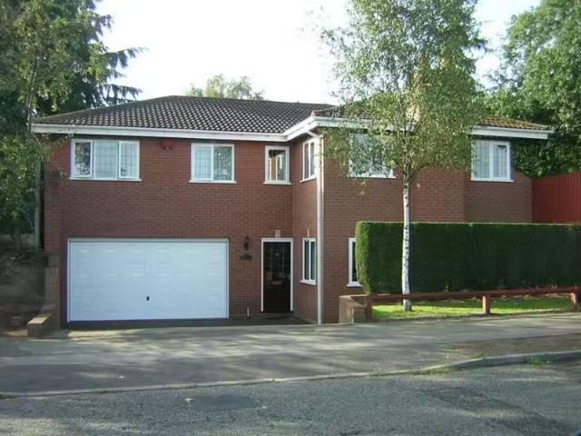 4 bedroom detached house for rent in Lodge Lane, Kingswinford.