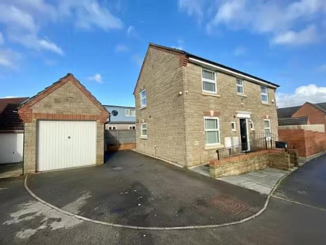 4 bedroom detached house for rent in Long Ashton, Perry Road.