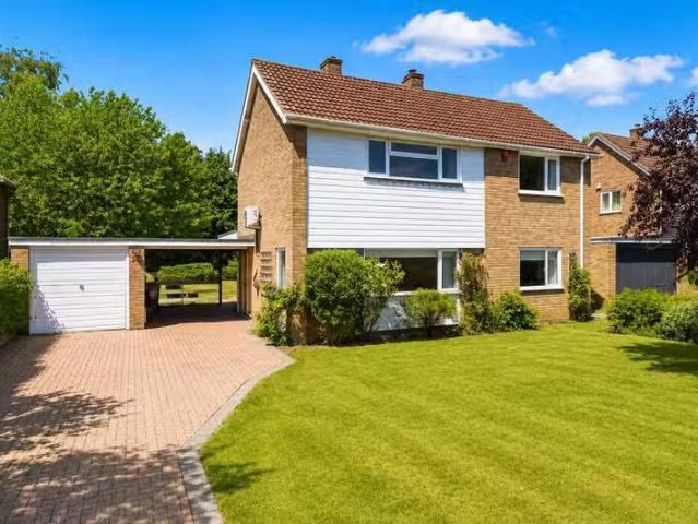 4 bedroom detached house for rent in Long Buftlers, Harpenden.