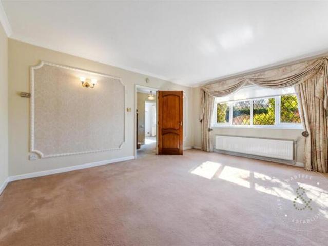 4 bedroom detached house for rent in Longleat Close, Lisvane, Cardiff, CF14