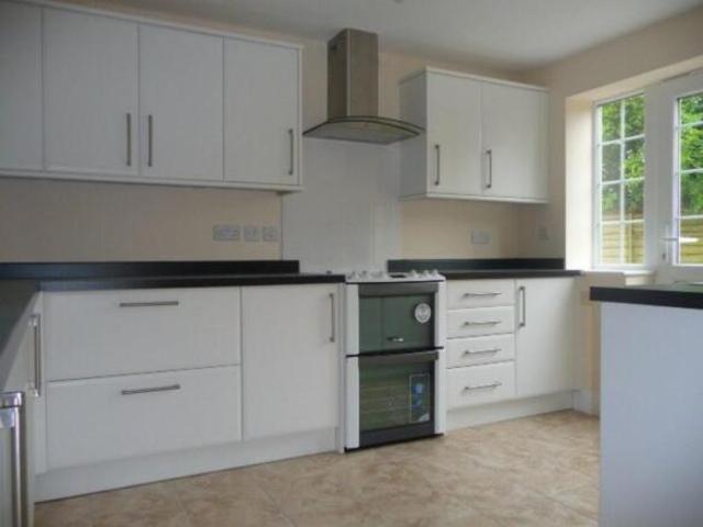 4 bedroom detached house for rent in London Road, GU4