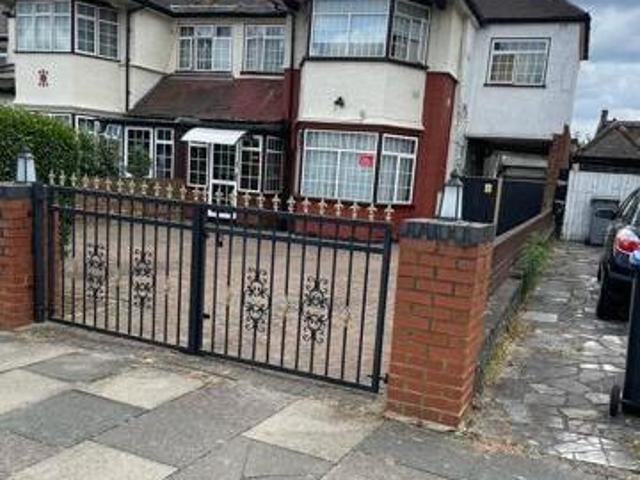 4 Bedroom Detached House For Rent In London