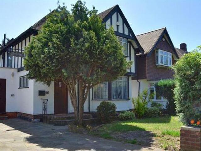 4 Bedroom Detached House For Rent In London